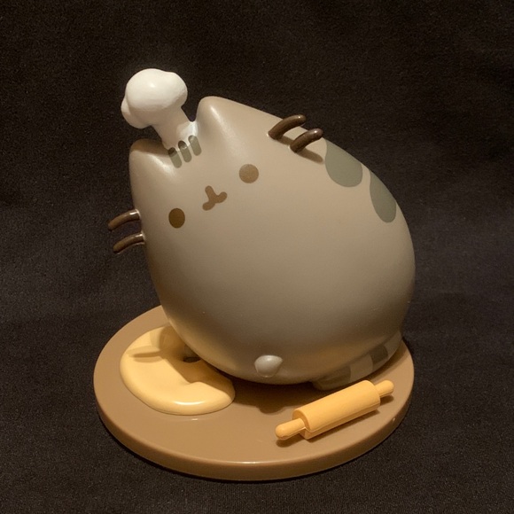 Pusheen | Accessories | Pusheen Baker Baking Vinyl Figure Rare | Poshmark